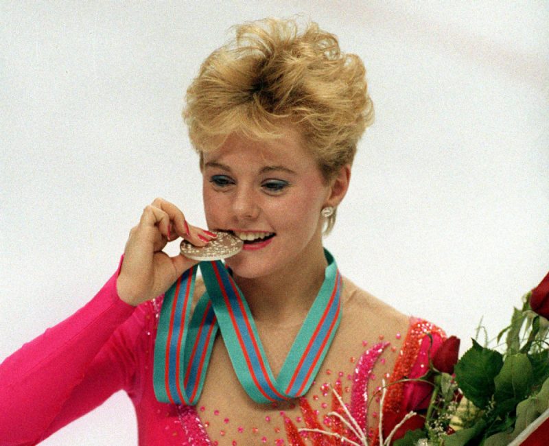 ELIZABETH MANLEY | Conn Smythe Sports Celebrities Dinner and Auction